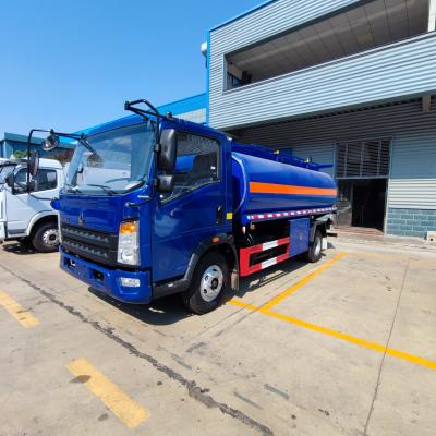China HOWO 8CBM Fuel Tank Truck New Manual 4x2 Drive Wheel Mobile Fuel Dispensing Oil Truck for Construction Machinery for sale