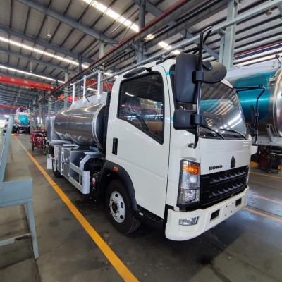 China HOWO 8000L Fuel Tanker Truck Mini Refuel Truck for Crude Gas Diesel Oil Transport 4x2 Drive Wheel Manual Transmission New for sale