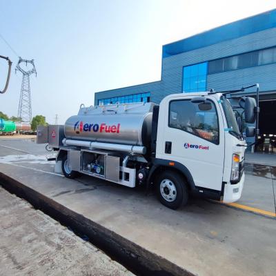 China HOWO Customizable 5000-Liter Stainless Steel Fuel Tank Truck Hot Sale 4x2 Manual Transmission Fuel Bowser New Condition for Oil for sale