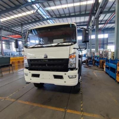 China Hot Sale Sinotruk Howo 10000 Litres 4*4 High Quality Oil Tanker Truck Tanker Trucks for sale
