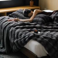 China Luxurious Rabbit Fur Texture Faux Fur Blanket High Warmth Breathability for sale
