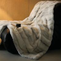 China Luxurious Rabbit Fur Texture Faux Fur Blanket High Warmth Breathability for sale