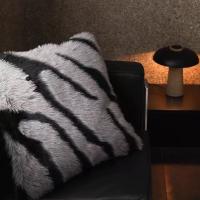 China Machine Washing Faux Fox Fur Throw Pillow  50cm Soft Fox Fur Decorative Pillow for sale