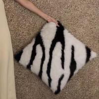 China Machine Washing Faux Fox Fur Throw Pillow  50cm Soft Fox Fur Decorative Pillow for sale