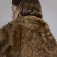 China Customizable High Insulation Korean-Style Faux Fur Jacket with Large Lapel and Raglan Sleeves for sale