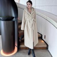 China Bathrobe Style Faux Fur Coat Polyester  Resembling Faux Fur Collar Overcoat for sale