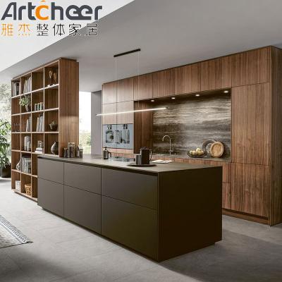 China Modern Veneer Oak Kitchen Cabinet with Plywood Carcase and Accessories Hardware Design for sale