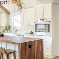 China Custom Solid Wood Kitchen Cabinets with Shaker Style Design for Easy Assembly and Modern Kitchens for sale
