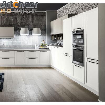 China Solid Wood Eco-Friendly Kitchen Cabinet with 3 Years Guarantee and Shaker Door Design for sale