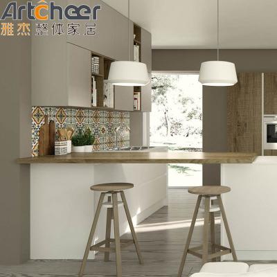 China Modern Customized Color Eco-Friendly Kitchen Cabinet with 3 Years Warranty for Villa and Apartment for sale