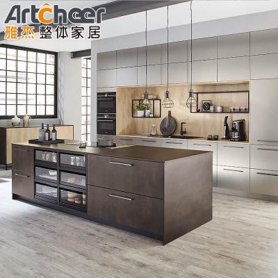 China Solid Wood Kitchen Cabinets with Custom Design and 3 Years Warranty for Luxury Homes for sale