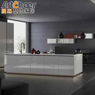 China Modern Modular Kitchen Cabinets with Soft Close Hinges and Customized Eco-Friendly Colors for sale