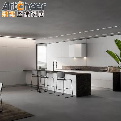 China Modern Luxury Design Kitchen Cabinet with Lacquer Finish and Customized Size for Euro Market for sale