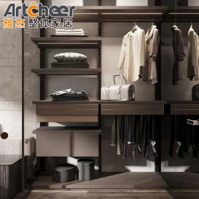 China Modern Design Walk-In Wardrobe with Customized Size and Eco-Friendly Material for sale