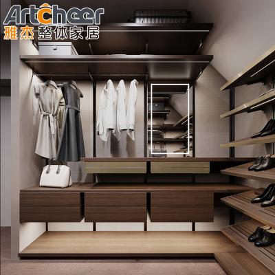 China Modern Minimalist Design Walk In Wardrobe with Customized Size and Eco-Friendly Material for Bedroom and Villa for sale