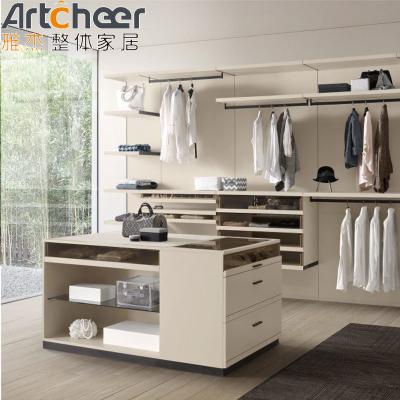 China Modern Design Walk In Wardrobe with Customized Size and Eco-Friendly Material for sale