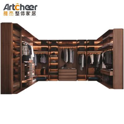 China Modern Stylish Walk In Wardrobe with Customized Size and Eco Friendly Material for Luxury Apartments for sale
