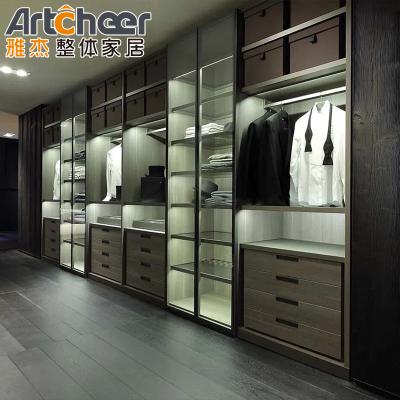 China Modern Stylish Walk In Wardrobe with Customized Size and Eco-Friendly Material for Bedroom Closet for sale
