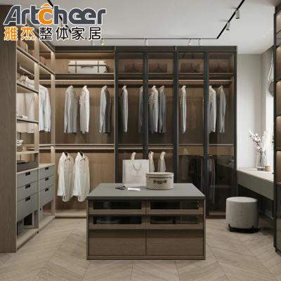 China Modern Stylish Walk-In Wardrobe with Customized Size and Eco-Friendly Material for Home and Office for sale