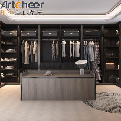 China Modern Minimalist Walk-in Wardrobe with Melamine Board Material and Customized Size for sale