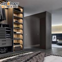 China Modern Stylish Walk In Wardrobe with Laminated Finish and Customized Size for sale