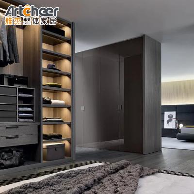 China Modern Stylish Walk In Wardrobe with Laminated Finish and Customized Size for sale