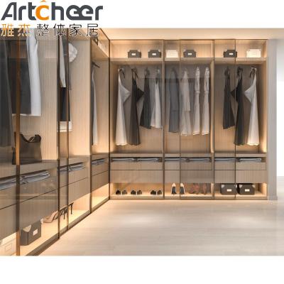 China Modern Stylish Walk In Wardrobe with Customized Size and Eco Friendly Material for sale