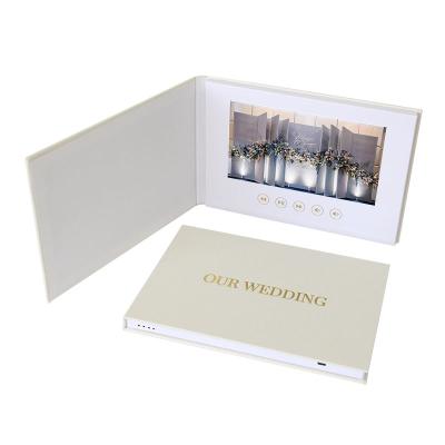 China Best Day Ever Gold Foil Luxury Linen Bound Wedding Video Book Wedding Video Album Video Invitation Card 7 Inch IPS Display 4GB Lien Video Book for sale