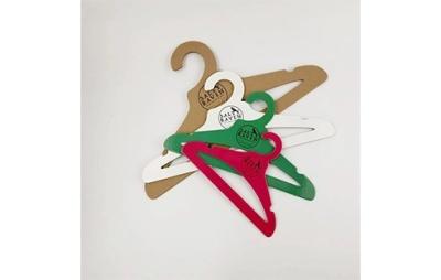 China Custom Kraft Paper Clothes Hanger Embossing Eco Friendly Biodegradable 40cm for sale