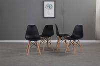 China Set of 4 Black PP Dining Chairs 32.28in Height Solid Wood Legs Modern Kitchen for sale