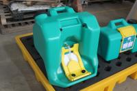 China Portable Emergency Eyewash Station with Gravity-Fed Water Supply and Non-Toxic PE for Industrial Workplaces for sale