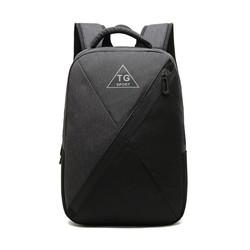 China Zipper Closure 16.5 Litre Waterproof Backpack With USB Charger for sale