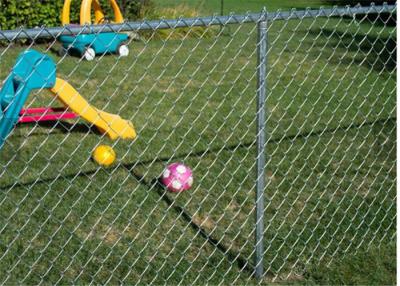 China Silver Green Metal Garden Chain Link Fence Diamond Hole Shape  Weather Resistance for sale
