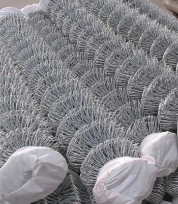 China SGS ISO 9 Gauge Black Chain Link Fence Cyclone Chain Wire Fencing for sale