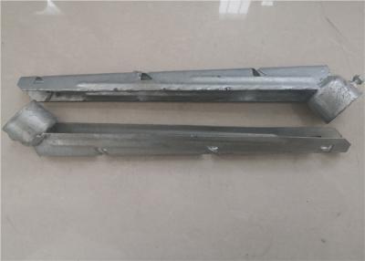 China Chain Link Fence Terminal  Post Corner Barb Arm 3 Strand 45° Corrosion Resistant for sale