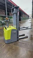 China SNSC Electric Stacker Truck 2000kg Capacity Counterbalance Pallet Stacker with 24V/360Ah Battery and 1150mm Fork Length for sale