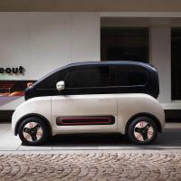 China Lithium Battery Powered 2023 Baojun Adult Mini Electric Car Convenient And Rechargeable Mini Four Wheel Two Door Vehicle for sale