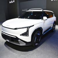 China 2023 KIA EV5 Left Hand Drive 5 Seat Luxury SUV Electric Car with 700km Long Range and Fast 27min Charging Time for sale