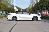 China Find 2023 Toyota Camrys Left Hand Drive Hybrid Cars in White and Black with Curb Weight of 1555kg at Affordable for sale