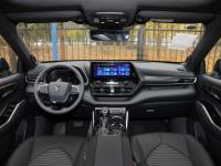China 2023 Chinese T-o-y-o-t-a CROWN KLUGER 2.5L HEV 4WD Cars with LED Daytime Light and Automatic Air Conditioner for sale