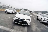 China TO-YOTA LEVIN Hybrid Electric Car High Speed Electric Vehicle with 2700mm Wheelbase and 5 Seating Arrangements for sale