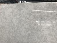 China Smoke Ring White Quartz Stone Slab 7 Mohs' Hardness 2.45g / Cm3 Bulk Density for sale