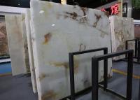 China Modern Design Natural Marble Tile 2.56g / Cm3 Density 0.5% Flatness for sale