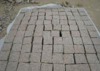 China Yellow Natural Paving Stones Cube Custom Surface Finishing 104hsd Hardness for sale