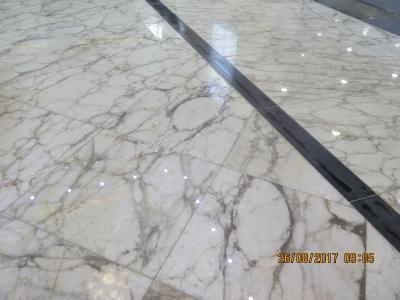 China Beautiful White Color Natural Marble Floor Tile 1.8 Cm Thickness Big Slab for sale