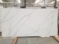 China Corrosion Resistant 7% Resin 93% Quartz Stone Countertops for sale