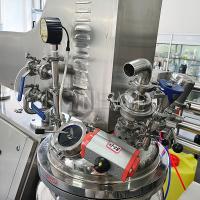 China Automatic Vacuum Homogenizer Mixer Vacuum Cosmetic Cream Making Machine for sale