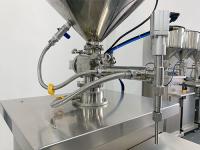 China Cosmetic Wax Filling Equipment Cream Jar Bottle Heated Filling Machine With Mixer for sale