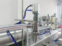 China Cosmetics Filling Machine Piston Horizontal Filling Machine for liquid and cream for sale