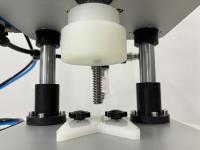 China Semi Automatic Bottle Capping Machine Pneumatic for sale